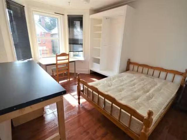 4 bedroom detached house for rent in Alma Road, Winton, BH9