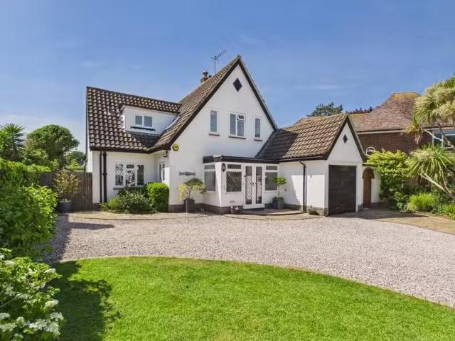 4 bedroom detached house for rent in Arlington Close, Worthing.