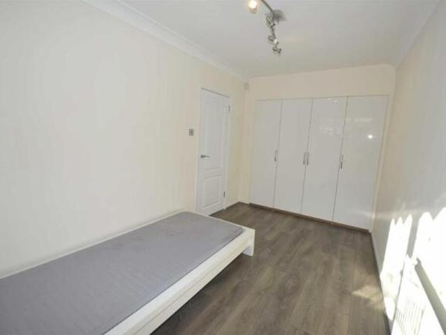 4 bedroom detached house for rent in Arlington, Woodside Park, N12