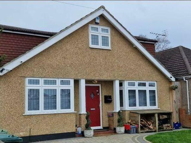 4 bedroom detached house for rent in Ashford null TW15
