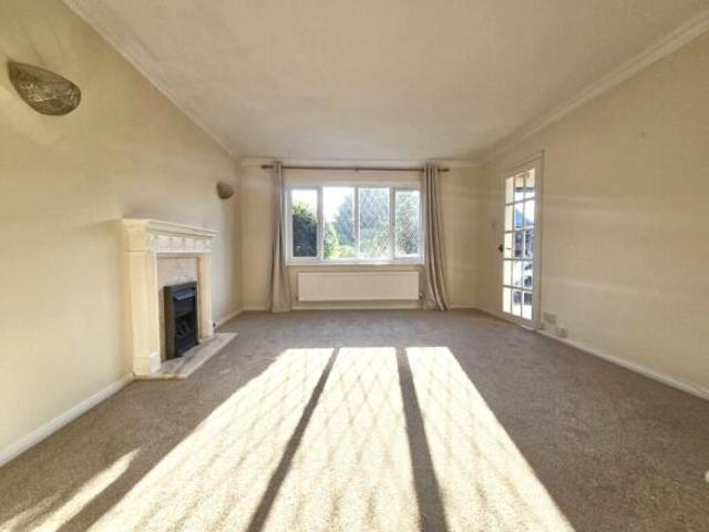 4 bedroom detached house for rent in Baldwin Crescent, Merrow Park, GU4