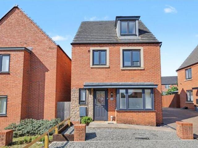 4 bedroom detached house for rent in Balmoral Close, Northampton, Northamptonshire, NN5