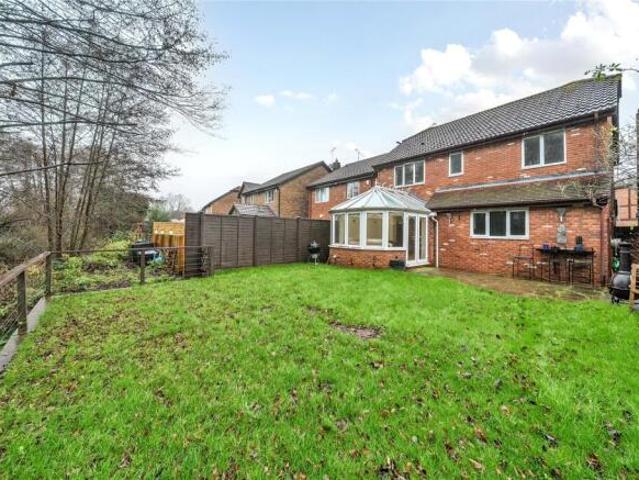 4 bedroom detached house for rent in Bankside, Dunton Green, Sevenoaks, Kent, TN13