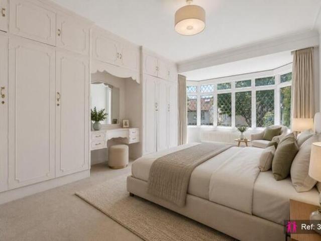 4 bedroom detached house for rent in Baronsmede, Ealing, W5