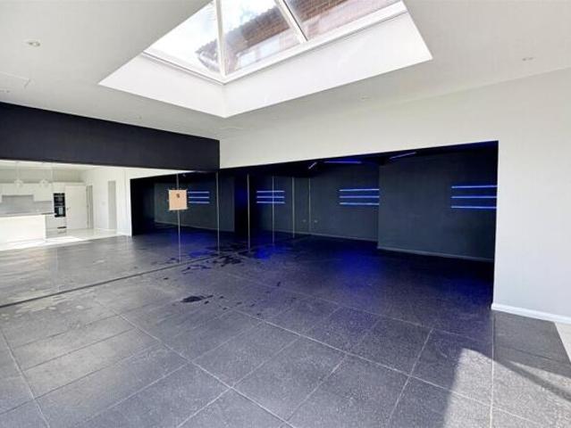 4 bedroom detached house for rent in Bearwood, BH11