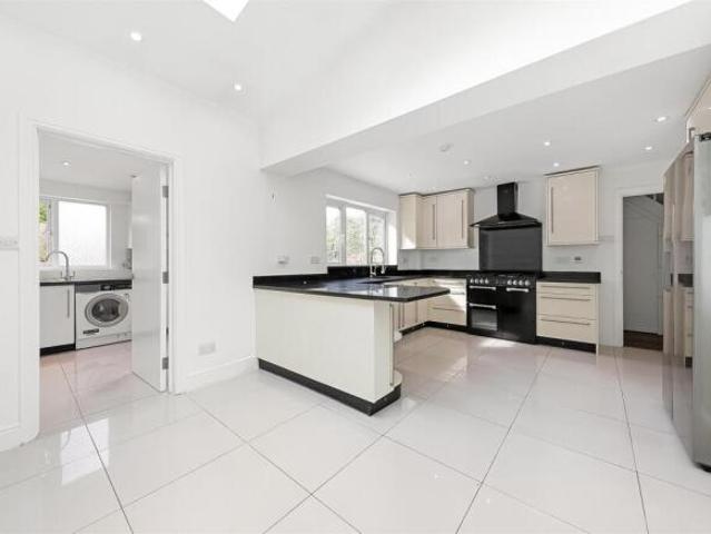 4 bedroom detached house for rent in Beaumont Road, Purley, CR8