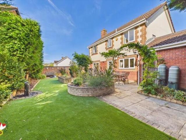 4 bedroom detached house for rent in Beckford Road, Abbeymead, Gloucester, GL4