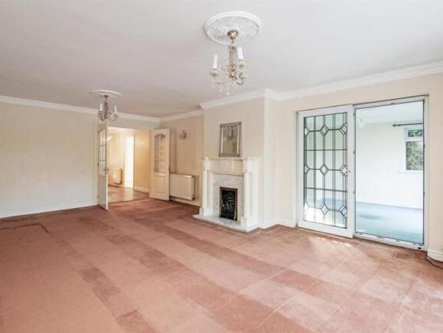 4 bedroom detached house for rent in Beechnut Lane, Solihull, B91