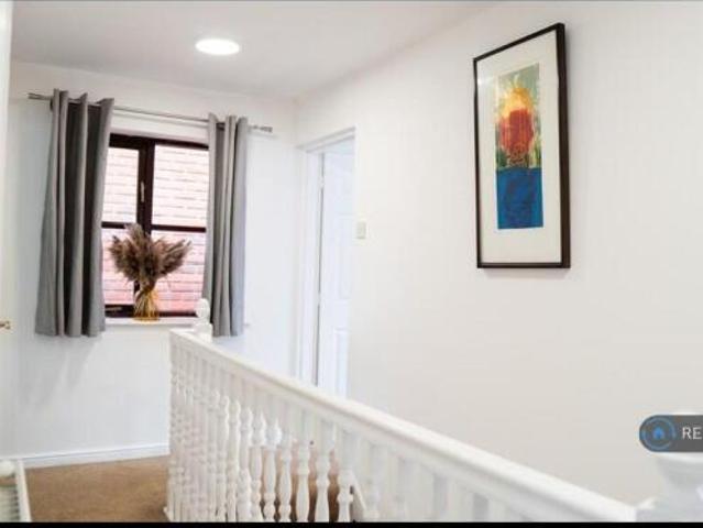 4 bedroom detached house for rent in Bignell Croft, Milton Keynes, MK5