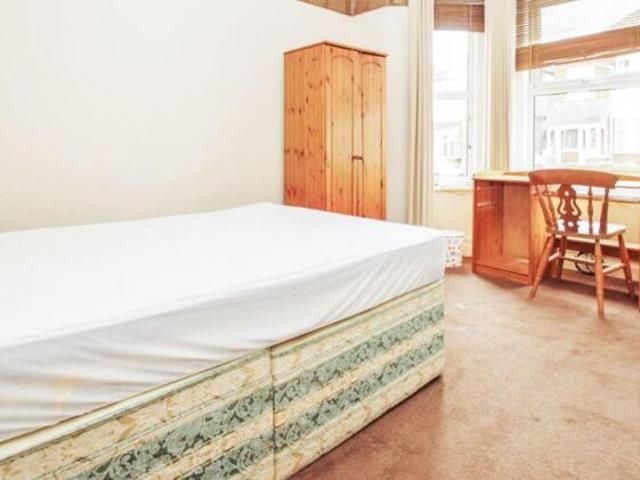 4 bedroom detached house for rent in Bingham Road, Winton, BH9