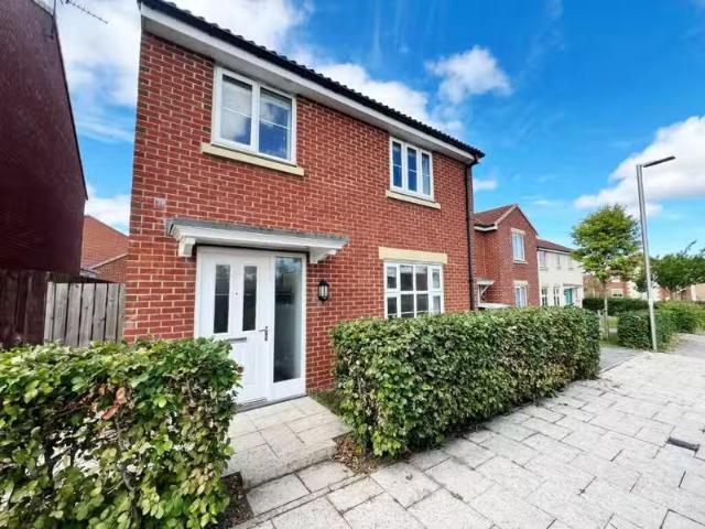 4 bedroom detached house for rent in Birch Park Avenue, Spenny.