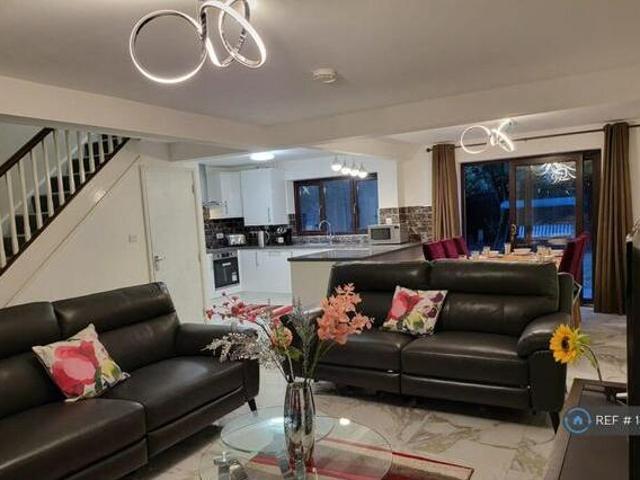 4 Bedroom Detached House For Rent In Birmingham