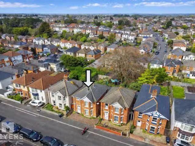 4 bedroom detached house for rent in Bishop Road, Bournemouth.