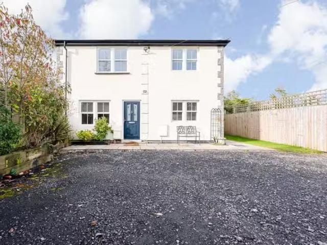 4 bedroom detached house for rent in Blue Stone Lane, Mawdesle.
