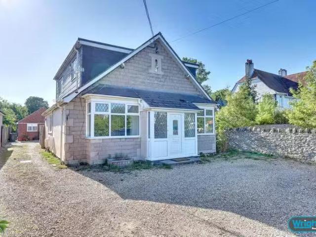 4 bedroom detached house for rent in Bradley Road, Trowbridge.