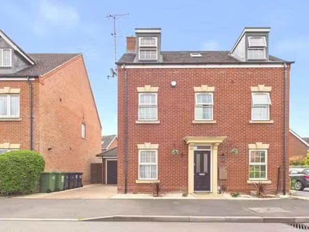 4 bedroom detached house for rent in Brittain Lane, Warwick, C.