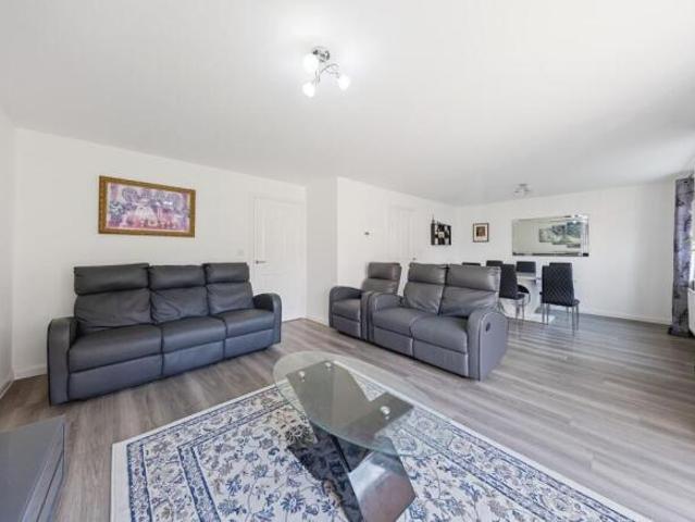 4 bedroom detached house for rent in Broadacre View, DA11