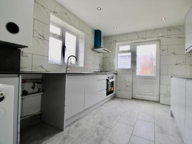 4 bedroom detached house for rent in Butler Close, Leicester, Leicestershire, LE4