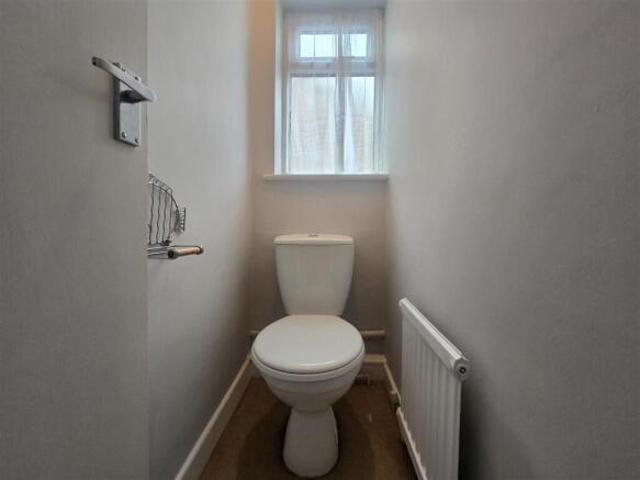 4 bedroom detached house for rent in Bursdon Close, Glenfield, Leicester, LE3