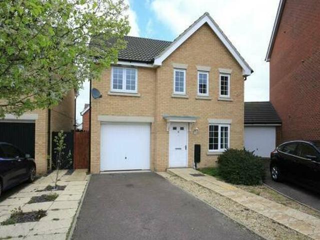 4 bedroom detached house for rent in Burrows Close GRANTHAM NG31