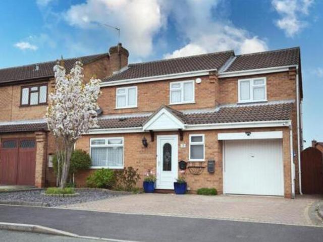 4 Bedroom Detached House For Rent In Burton on trent, Staffordshire