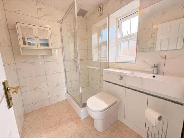 4 bedroom detached house for rent in Goldcrest Road, Nottingham, NG6