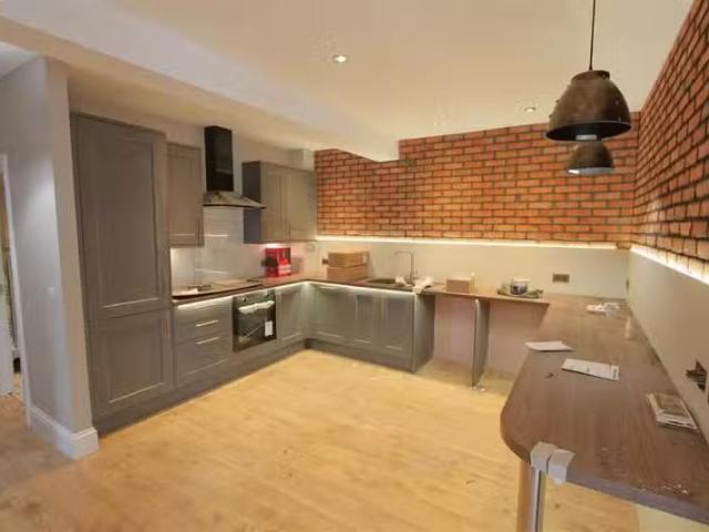 4 bedroom detached house for rent in Glenfrome Road, Bristol.