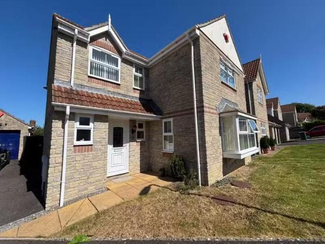 4 bedroom detached house for rent in Grangefields, Street, BA16