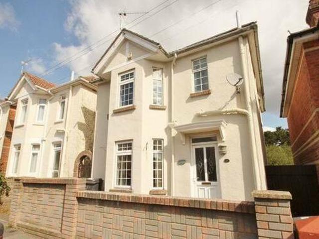 4 bedroom detached house for rent in Green Road Winton BH9