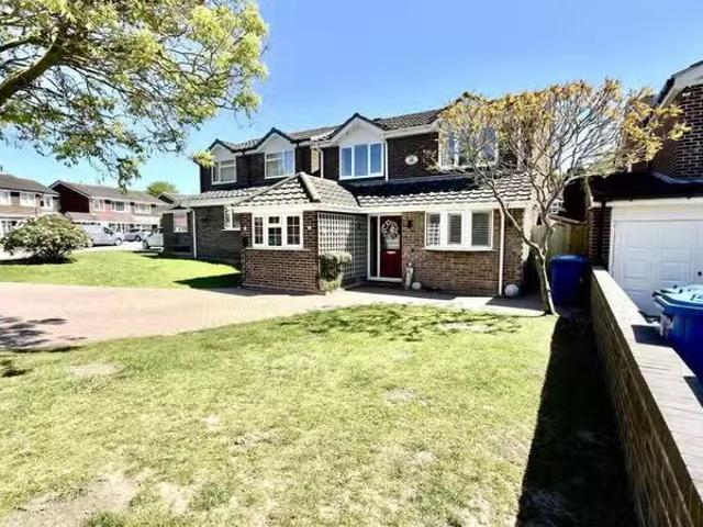 4 bedroom detached house for rent in Grindsbrook, Wilnecote, B77