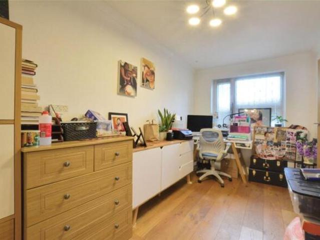 4 bedroom detached house for rent in Grove Park Road, London, SE9