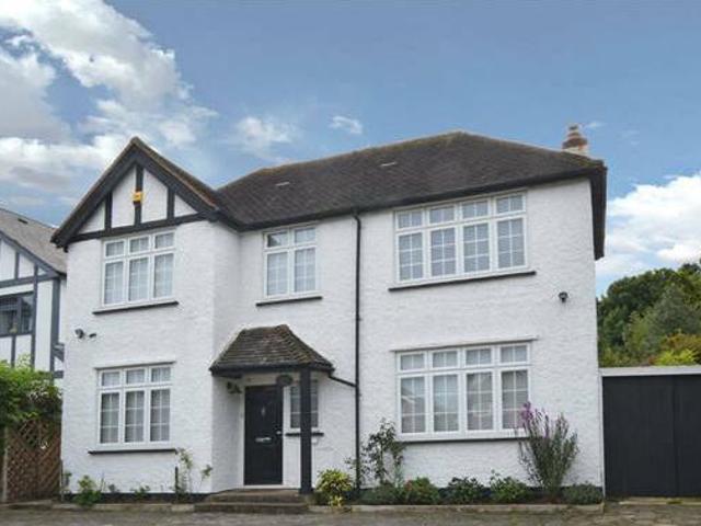 4 bedroom detached house for rent in Grove Park Road London SE9