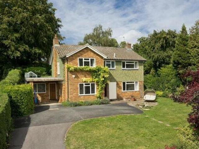 4 Bedroom Detached House For Rent In Guildford, Surrey