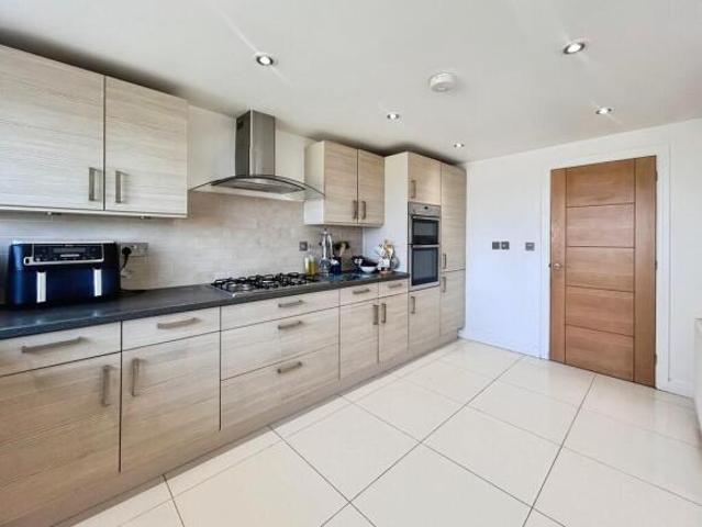 4 bedroom detached house for rent in Guildhill Road, Bournemouth, BH6