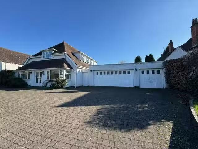 4 bedroom detached house for rent in Dovehouse Lane, B91