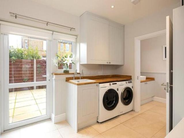 4 bedroom detached house for rent in Dallington Park Road, Northampton, NN5