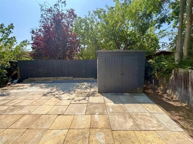 4 bedroom detached house for rent in Dart Road, Bedford, Bedfordshire, MK41