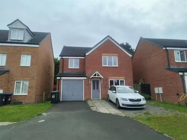 4 bedroom detached house for rent in Dixon Way, Coundon, DL14