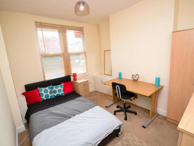 4 bedroom detached house for rent in Dunkirk Road, Dunkirk, Nottingham, NG7