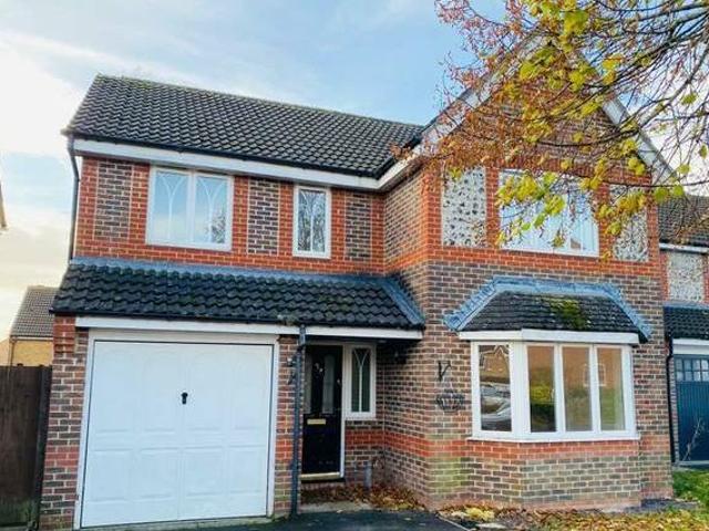 4 bedroom detached house for rent in Dunstan Park Thatcham RG18