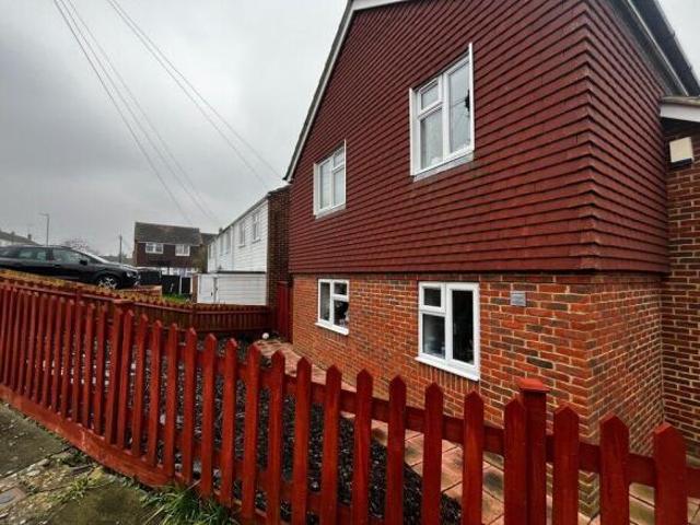 4 bedroom detached house for rent in Durham Close, Canterbury, Kent CT1 3QL, CT1