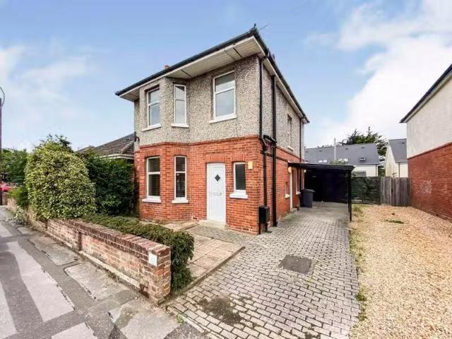 4 bedroom detached house for rent in Ensbury Avenue, Bournemou.