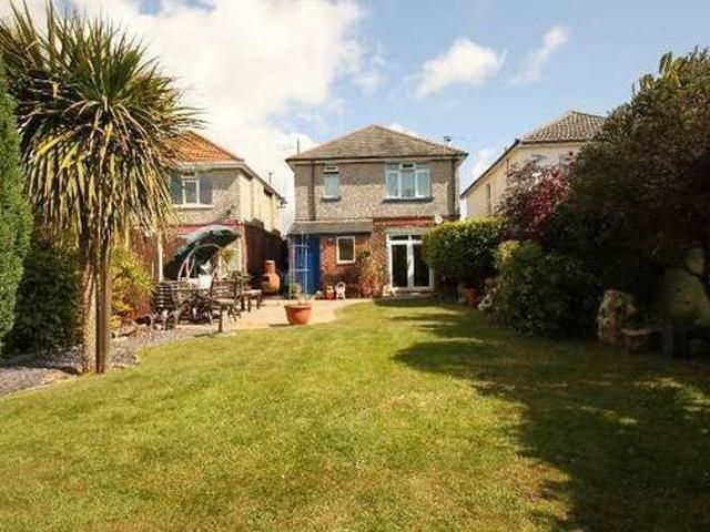 4 bedroom detached house for rent in Ensbury Park Bournemouth BH10
