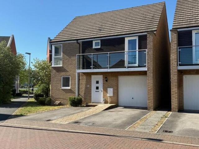4 bedroom detached house for rent in Eaton Hall Crescent, Broughton, MK10