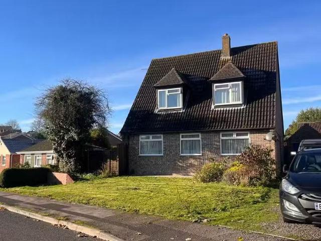 4 bedroom detached house for rent in Ebble Crescent, Warminste.