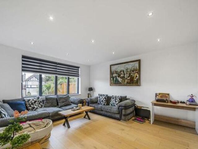 4 Bedroom Detached House For Rent In Edgware