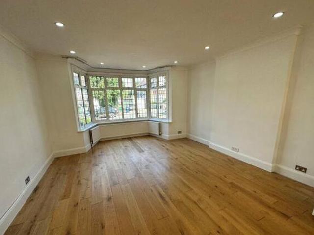 4 Bedroom Detached House For Rent In Edgware