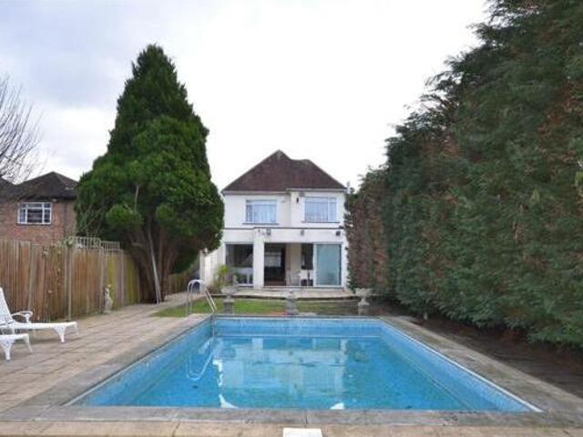 4 Bedroom Detached House For Rent In Edgware, Middlesex