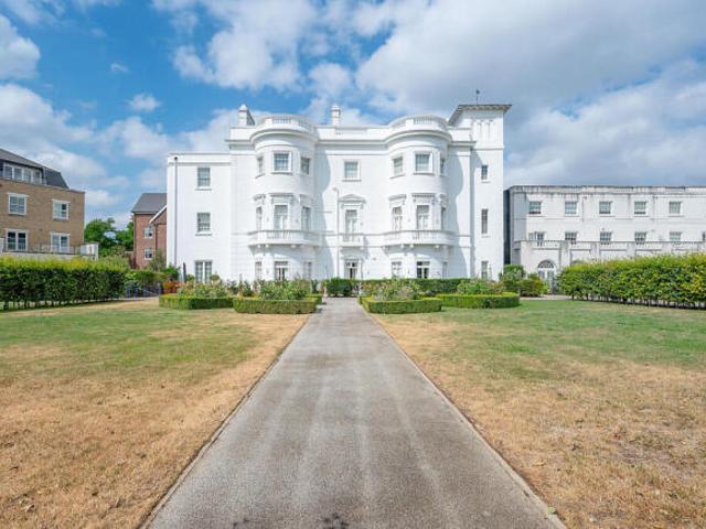 4 bedroom detached house for rent in Egerton Drive, Old Isleworth, TW7