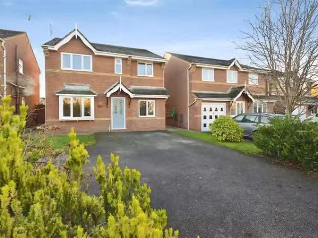 4 bedroom detached house for rent in Elton Road, Ettiley Heath.